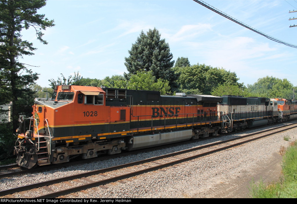 BNSF 1028 & others (1)